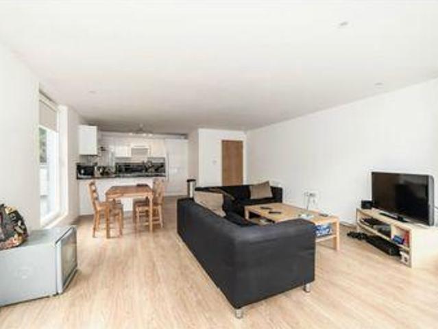 3 Bedrooms Flat for rent in Smedley Street, London SW4