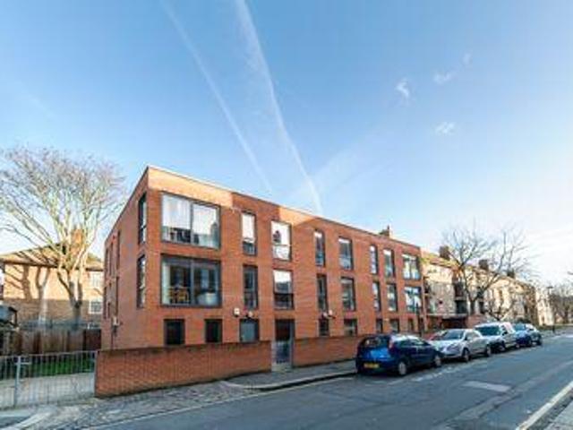 3 Bedrooms Flat for rent in Smedley Street, London SW8
