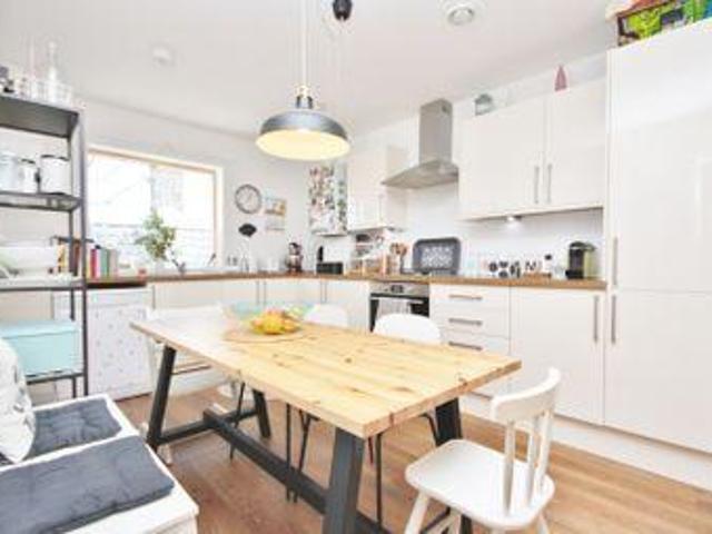 3 Bedrooms Flat for rent in South Street, Romford RM1