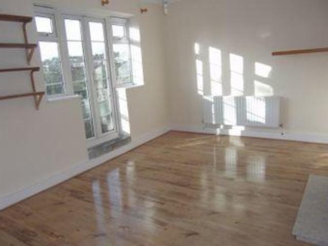 3 Bedrooms Flat for rent in South Road, Forest Hill, London SE23