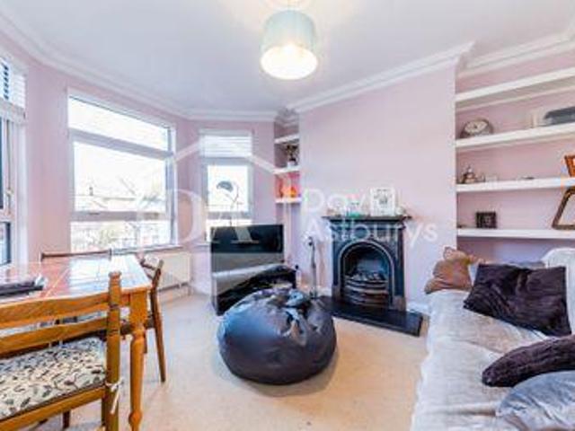 3 Bedrooms Flat for rent in South View Road, Crouch End Hornsey, London N8