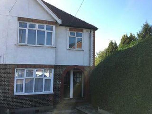 3 Bedrooms Flat for rent in Southcroft Road, London SW16