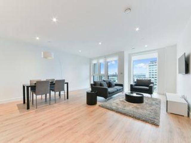 3 Bedrooms Flat for rent in Sovereign Court, Glenthorne Road, Hammersmith, London W6