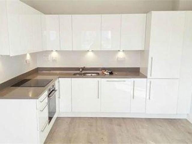 3 Bedrooms Flat for rent in Salcombe Court, Poplar E14