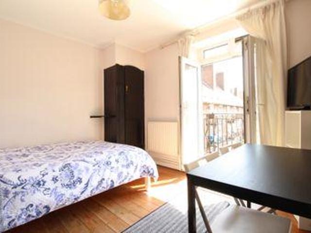 3 Bedrooms Flat for rent in Samford House, Copenhagen Street, Angel N1
