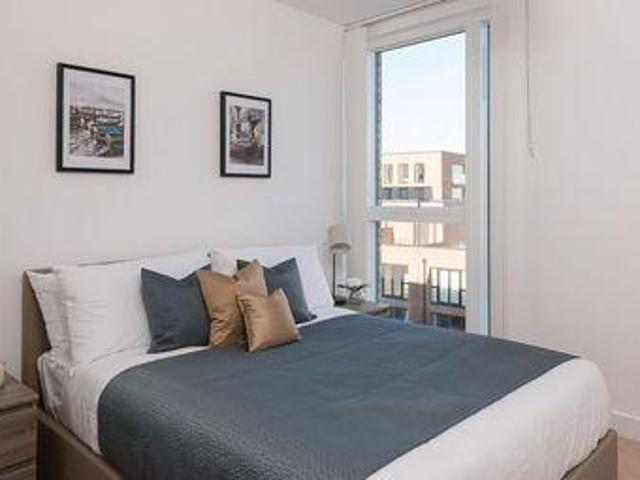 3 Bedrooms Flat for rent in Samuel Street, London E8