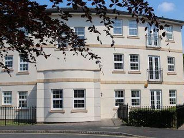 3 Bedrooms Flat for rent in Sandford Park Place, Sandford Park, Cheltenham GL52