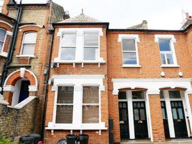 3 Bedrooms Flat for rent in Schubert Road, London SW15