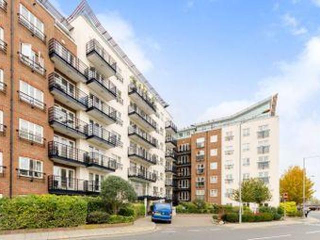 3 Bedrooms Flat for rent in Seven Kings Way, Kingston KT2