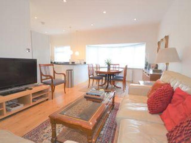 3 Bedrooms Flat for rent in Second Avenue, East Acton, London W3