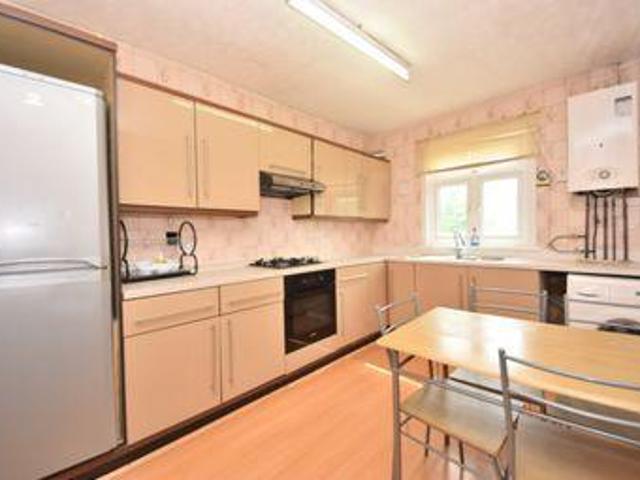 3 Bedrooms Flat for rent in Selwyn Avenue, Chingford E4