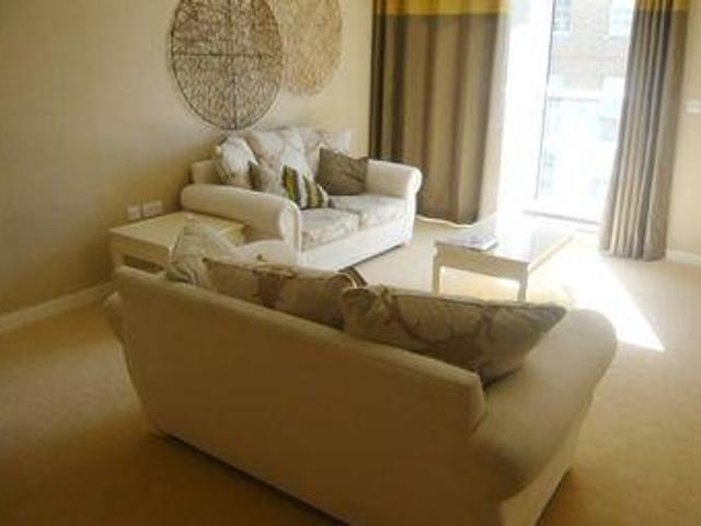 3 Bedrooms Flat for rent in Sharpthorne Court, Cheapside, Brighton BN1