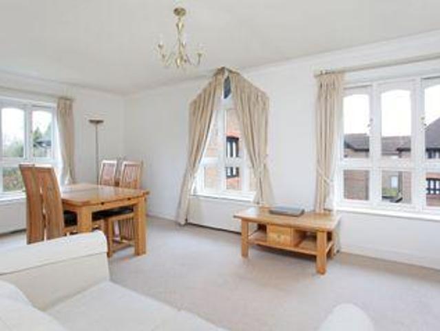 3 Bedrooms Flat for rent in Sheet Street, Windsor SL4