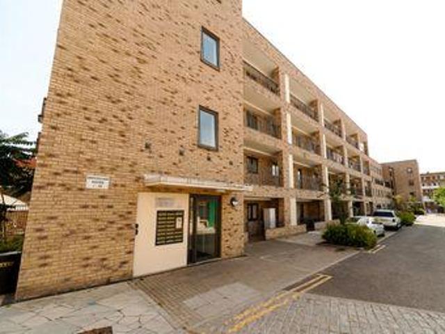 3 Bedrooms Flat for rent in Shepherds Lane, London E9