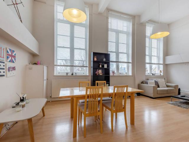 3 Bedrooms Flat for Rent in Shillington Old School | Foxtons