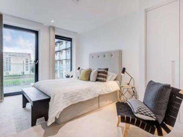 3 Bedrooms Flat for rent in Shipwright Street, London E16
