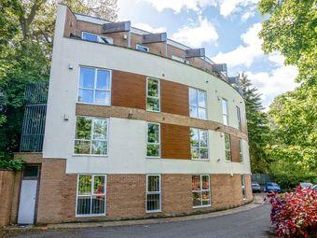 3 Bedrooms Flat for rent in Shire Oak Road, Leeds LS6