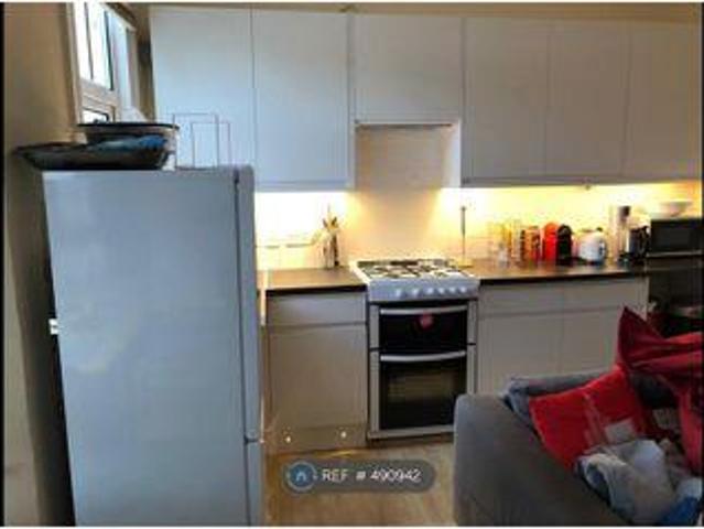 3 Bedrooms Flat for rent in Shorrolds Road, Fulham SW6