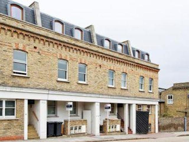 3 Bedrooms Flat for rent in Silverthorne Road, London SW8