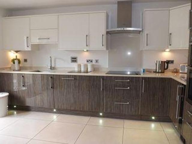 3 Bedrooms Flat for rent in Slades Hill, Enfield EN2