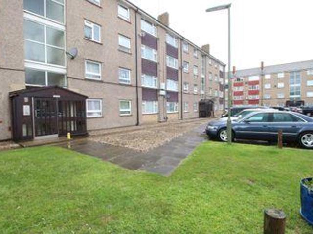 3 Bedrooms Flat for rent in Spelthorne Grove, Sunbury On Thames, Middlesex TW16