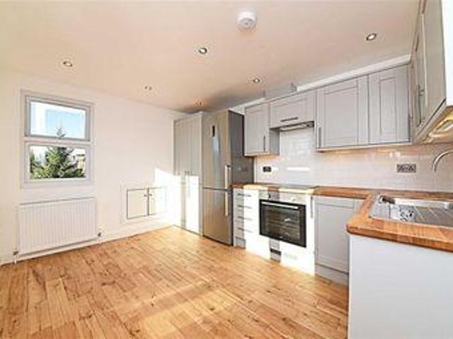 3 Bedrooms Flat for rent in Squires Lane, London N3