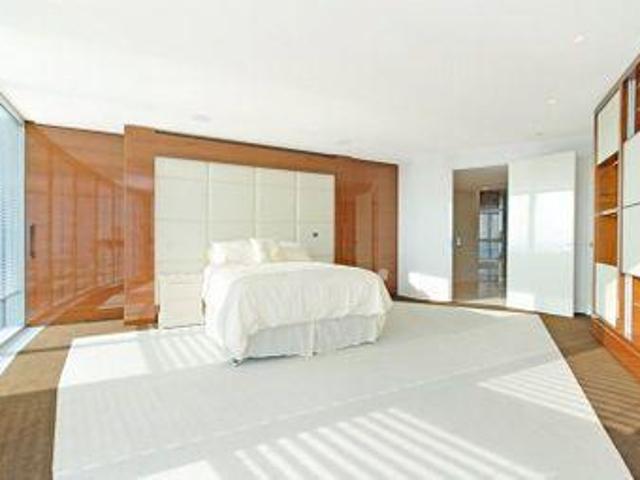 3 Bedrooms Flat for rent in St. George Wharf, London SW8