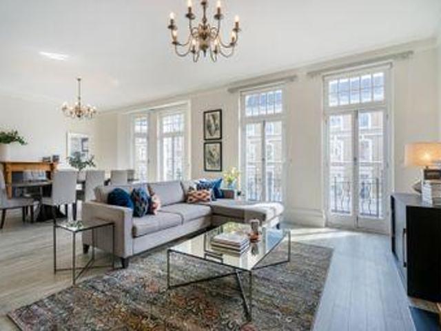 3 Bedrooms Flat for rent in St Georges Court, Gloucester Road, South Kensington, London SW7