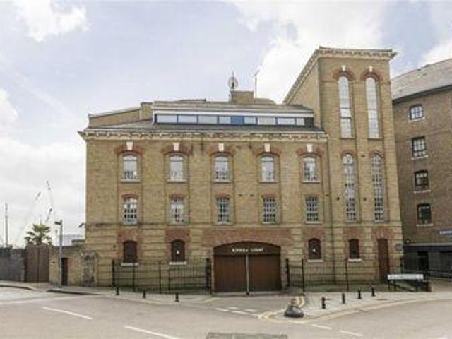 3 Bedrooms Flat for rent in St. Katharines Way, London E1W