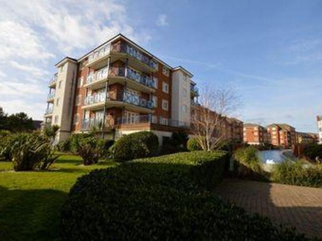 3 Bedrooms Flat for rent in St. Kitts Drive, Eastbourne BN23