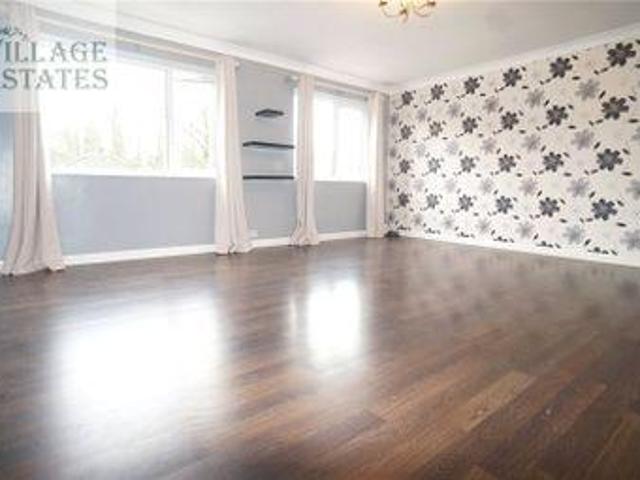 3 Bedrooms Flat for rent in St. Johns Parade, Sidcup High Street, Sidcup DA14