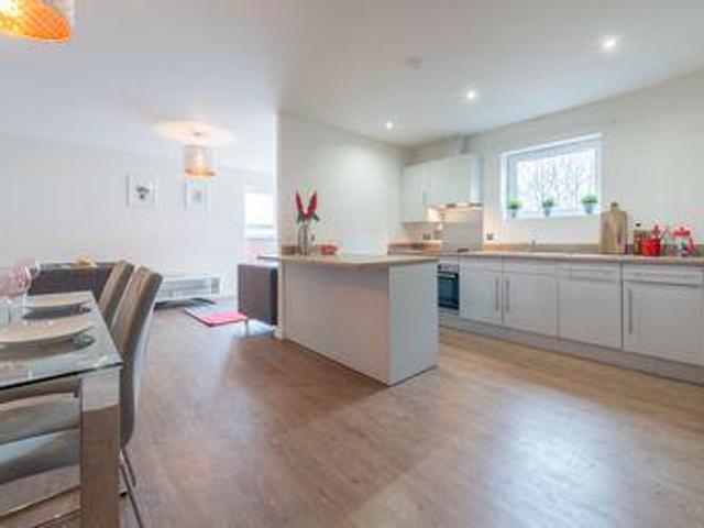 3 Bedrooms Flat for rent in St Johns Road, Leeds LS3