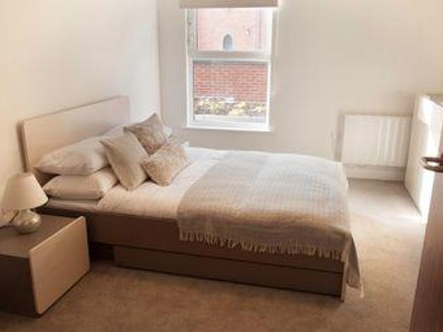 3 Bedrooms Flat for rent in St Johns Road, Leeds LS3