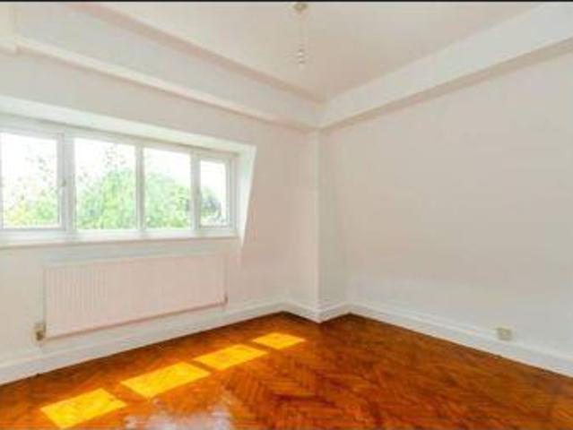 3 Bedrooms Flat for rent in St Jhons Drive, London SW18