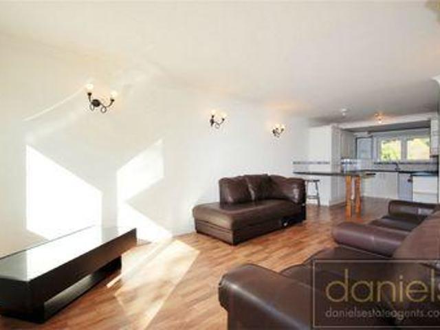 3 Bedrooms Flat for rent in St Laurence Close, Queens Park, London NW6