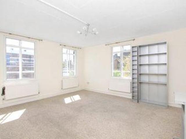 3 Bedrooms Flat for rent in St. Saviours Estate, London SE1