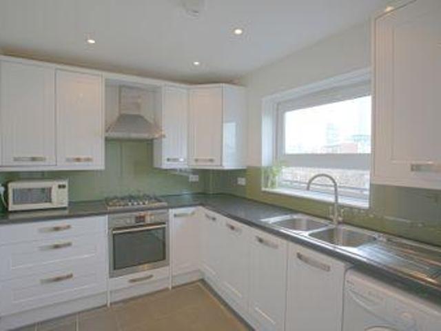 3 Bedrooms Flat for rent in St. Saviours Estate, London SE1