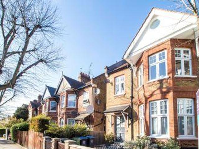 3 Bedrooms Flat for rent in St. Pauls Avenue, London NW2