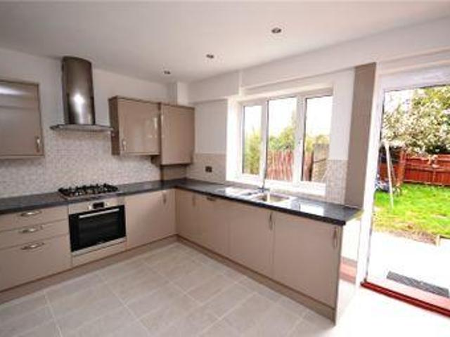 3 Bedrooms Flat for rent in St Pancras Court, High Road, London N2