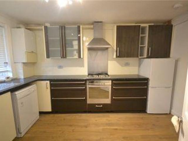 3 Bedrooms Flat for rent in St. Pancras Court, High Road, London N2
