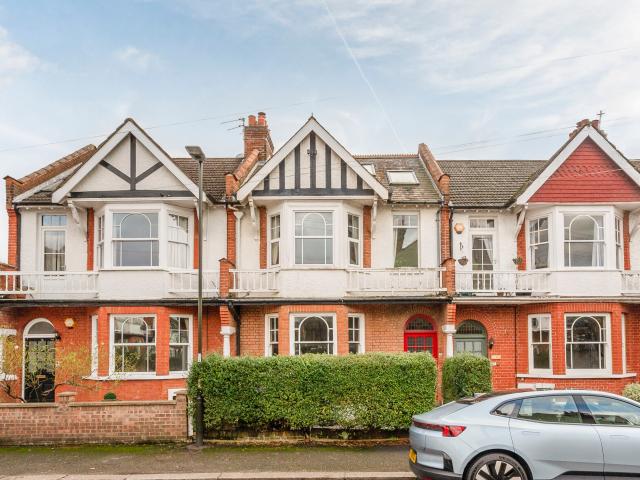 3 Bedrooms Flat for Rent in Stanton Road | Foxtons