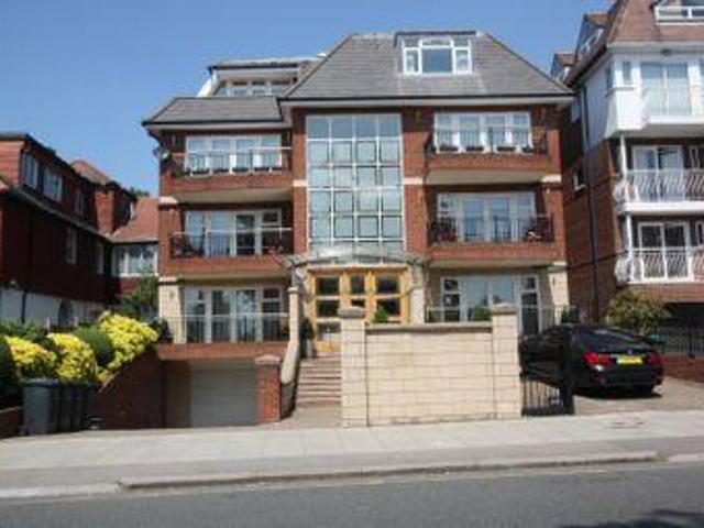 3 Bedrooms Flat for rent in Stanview Court, Queens Road, Hendon NW4