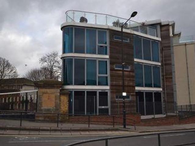 3 Bedrooms Flat for rent in Star Wharf, St Pancras Way NW1