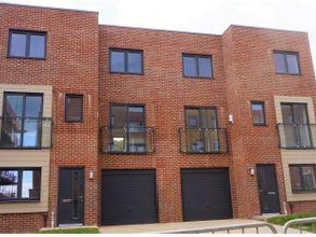 3 Bedrooms Flat for rent in Starling Street, Swansea SA1