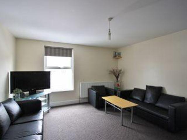 3 Bedrooms Flat for rent in Station Road, Manor Park E12
