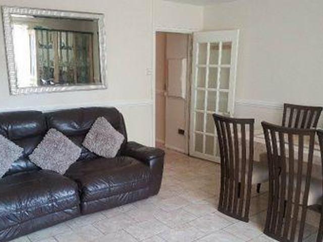 3 Bedrooms Flat for rent in Station Road, Forest Gate E7