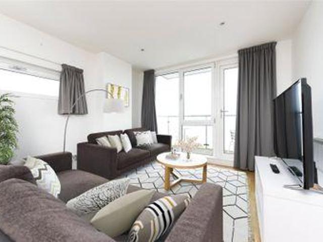 3 Bedrooms Flat for rent in Stratford High Street, London E15