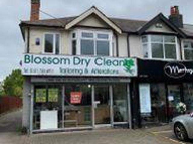 3 Bedrooms Flat for rent in Stratford Road, Birmingham B28