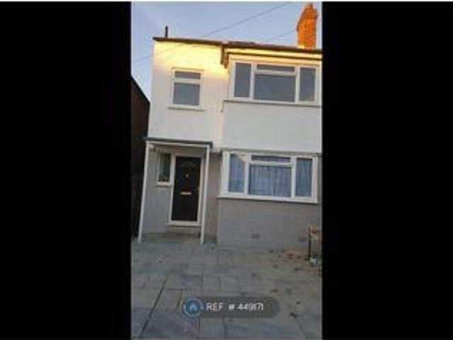 3 Bedrooms Flat for rent in Streatham, London SW16