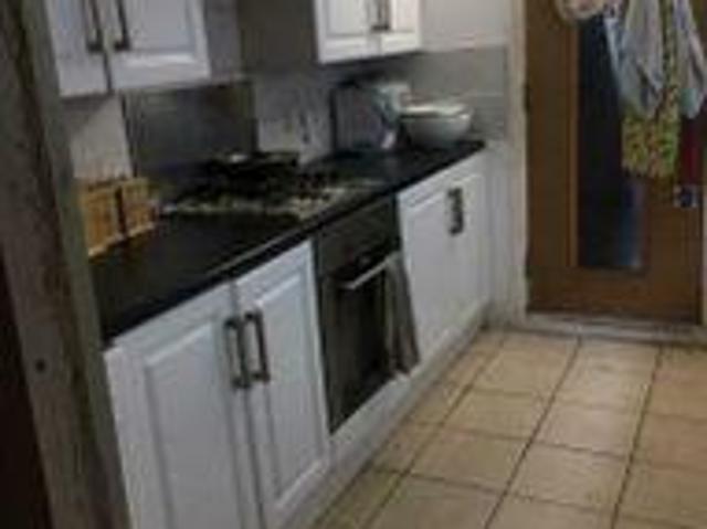 3 Bedrooms Flat for rent in Strone Road, Forest Gate E7